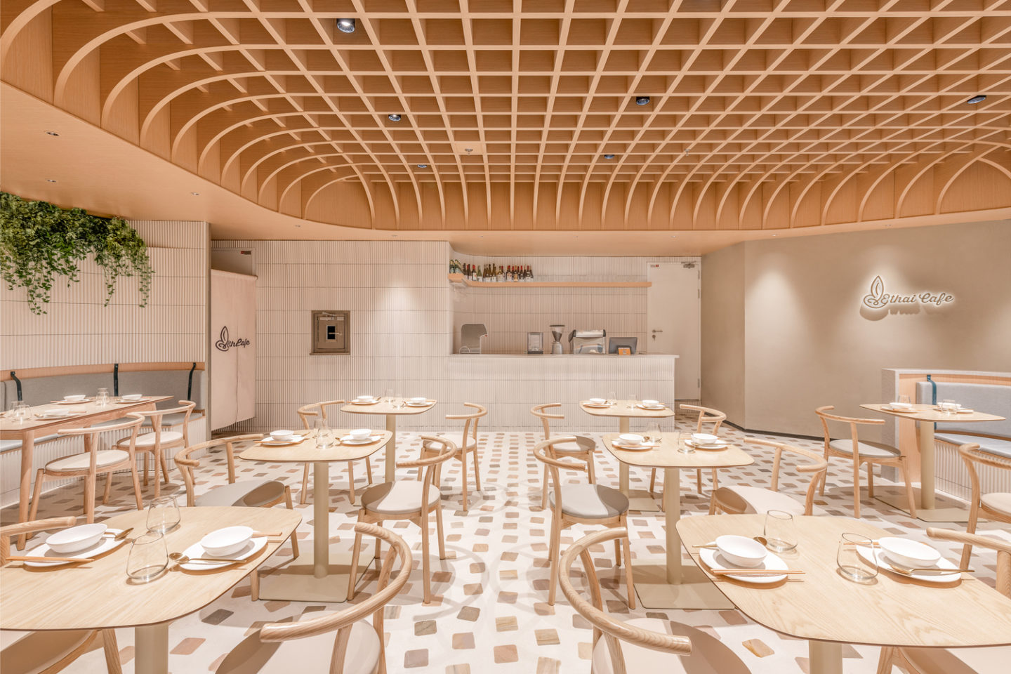 An intimate restaurant with clay tones – ArchiBat Mag