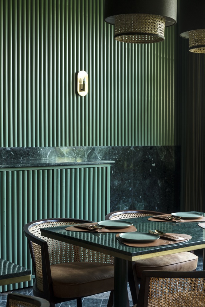 Un bar-restaurant qui ose la monochromie – ArchiBat Mag