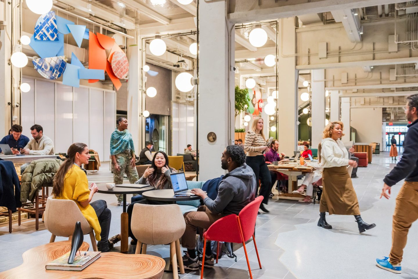 Le siège de Google dans une ancienne gare rénovée – ArchiBat Mag